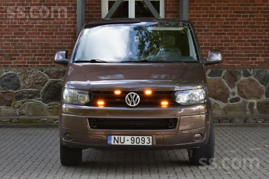 Brown Volkswagen Transporter 2010 in Valmiera, with an engine capacity of 2.00 L and mileage of 318 thousand km for 7690 €, photo 3 on AUTOMOTO.COM.LV