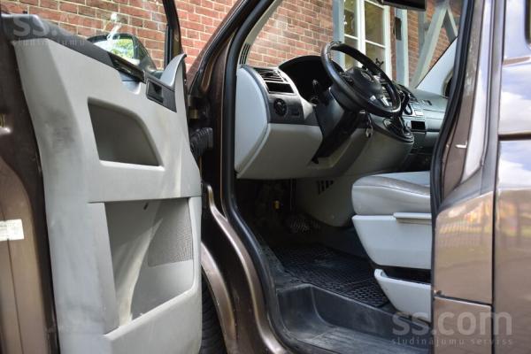 Brown Volkswagen Transporter 2010 in Valmiera, with an engine capacity of 2.00 L and mileage of 318 thousand km for 7690 €, photo 5 on AUTOMOTO.COM.LV