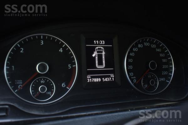 Brown Volkswagen Transporter 2010 in Valmiera, with an engine capacity of 2.00 L and mileage of 318 thousand km for 7690 €, photo 9 on AUTOMOTO.COM.LV
