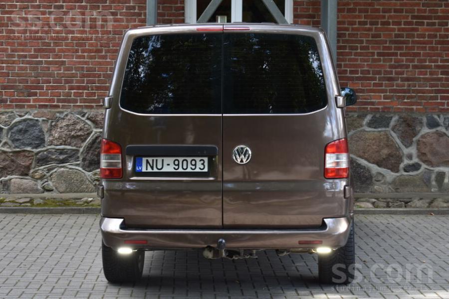 Brown Volkswagen Transporter 2010 in Valmiera, with an engine capacity of 2.00 L and mileage of 318 thousand km for 7690 €, photo 14 on AUTOMOTO.COM.LV