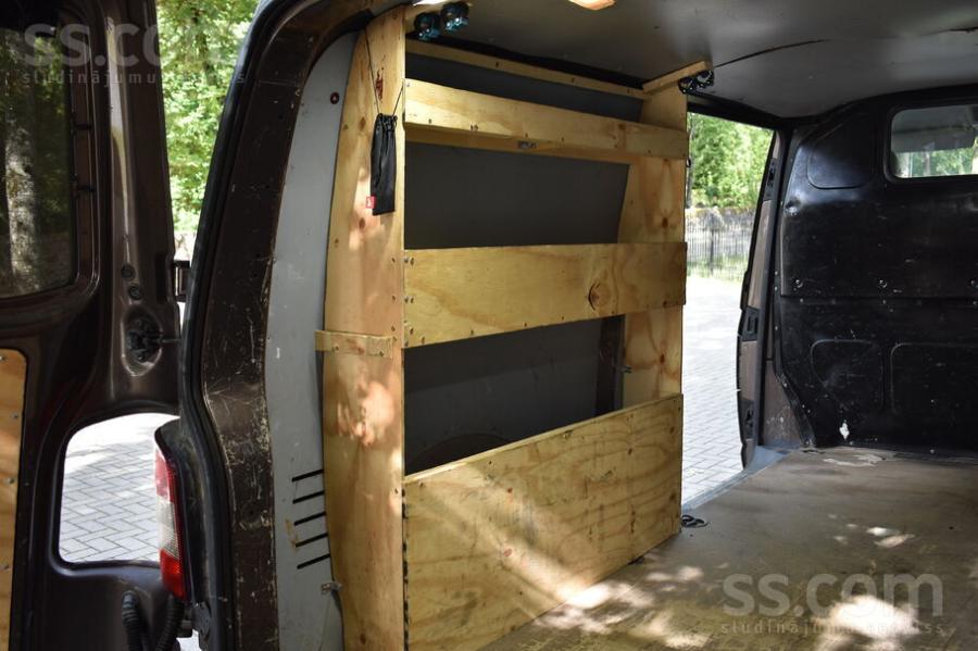 Brown Volkswagen Transporter 2010 in Valmiera, with an engine capacity of 2.00 L and mileage of 318 thousand km for 7690 €, photo 16 on AUTOMOTO.COM.LV