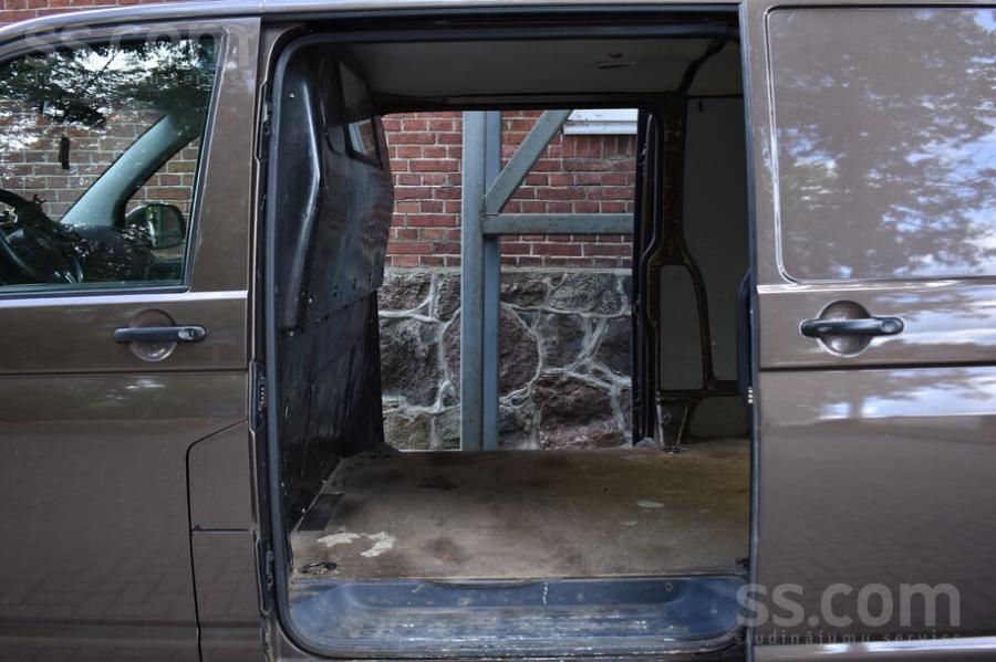 Brown Volkswagen Transporter 2010 in Valmiera, with an engine capacity of 2.00 L and mileage of 318 thousand km for 7690 €, photo 19 on AUTOMOTO.COM.LV