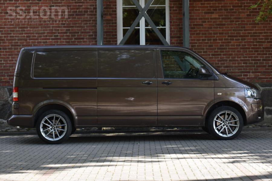 Brown Volkswagen Transporter 2010 in Valmiera, with an engine capacity of 2.00 L and mileage of 318 thousand km for 7690 €, photo 21 on AUTOMOTO.COM.LV