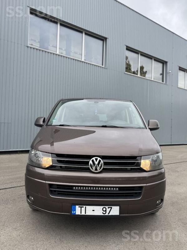 Brown Volkswagen Transporter 2011 in Valmiera, with an engine capacity of 2.00 L and mileage of 466 thousand km for 10500 €, photo 2 on AUTOMOTO.COM.LV