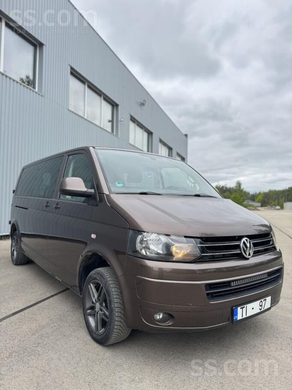 Brown Volkswagen Transporter 2011 in Valmiera, with an engine capacity of 2.00 L and mileage of 466 thousand km for 10500 €, photo 3 on AUTOMOTO.COM.LV