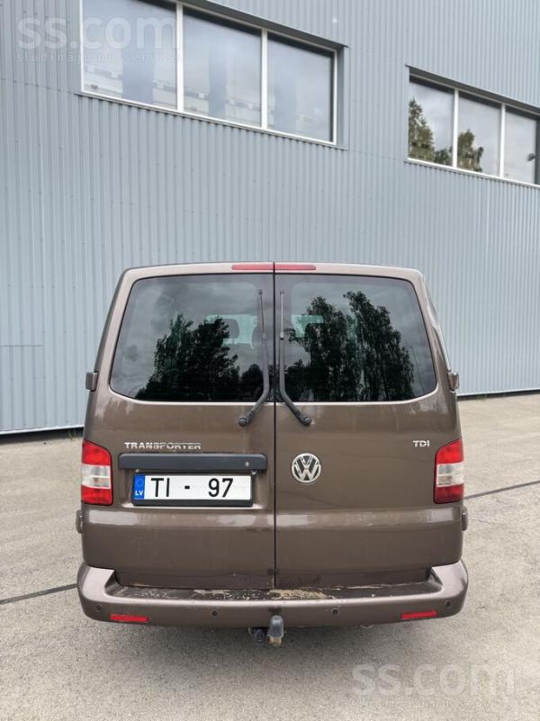 Brown Volkswagen Transporter 2011 in Valmiera, with an engine capacity of 2.00 L and mileage of 466 thousand km for 10500 €, photo 8 on AUTOMOTO.COM.LV