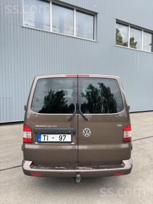 Brown Volkswagen Transporter 2011 in Valmiera, with an engine capacity of 2.00 L and mileage of 466 thousand km for 10500 €, photo 9 on AUTOMOTO.COM.LV