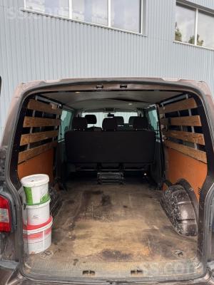 Brown Volkswagen Transporter 2011 in Valmiera, with an engine capacity of 2.00 L and mileage of 466 thousand km for 10500 €, photo 11 on AUTOMOTO.COM.LV