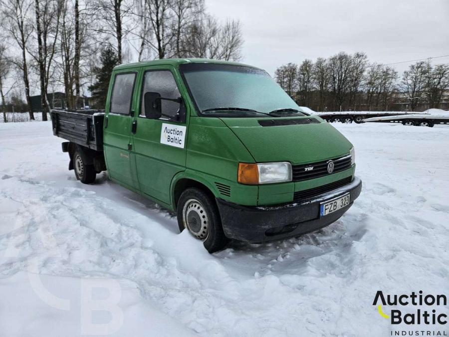 Green Volkswagen Transporter 1996 in Jurbarkas, with an engine capacity of 2.46 L and mileage of 760 thousand km for 450 €, photo 2 on AUTOMOTO.COM.LV