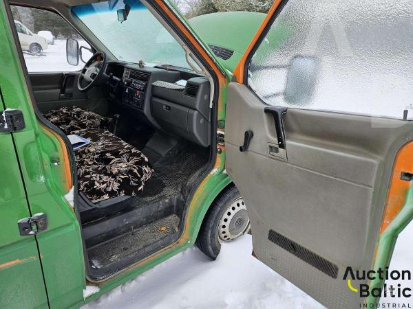 Zaļš Volkswagen Transporter 1996 Jurbarkas, ar dzinēja tilpumu 2.46 L un nobraukumu 760 tūkst. km par 450 €, foto 6 vietnē AUTOMOTO.COM.LV