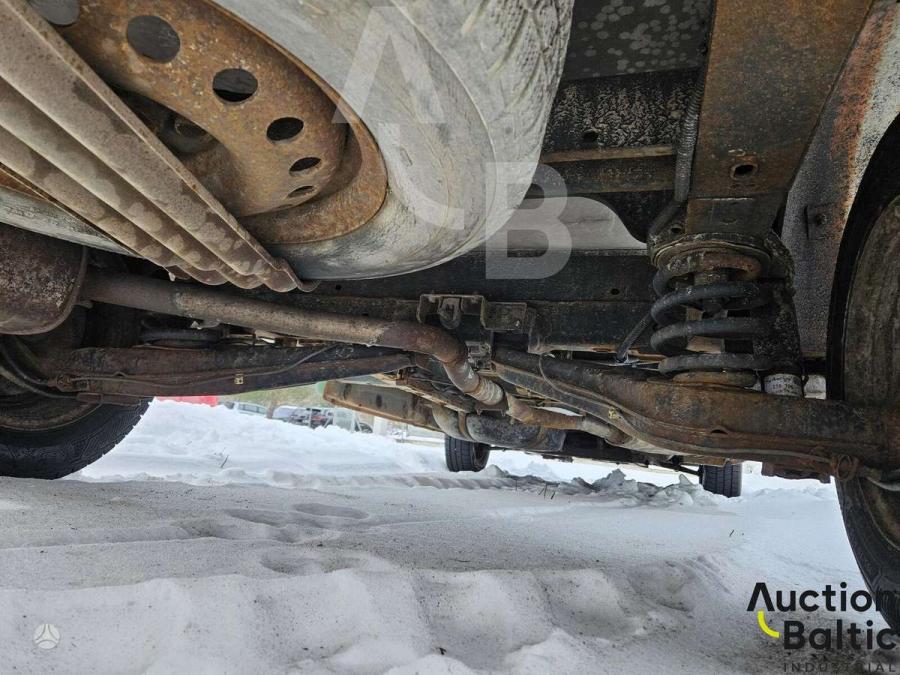 Green Volkswagen Transporter 1996 in Jurbarkas, with an engine capacity of 2.46 L and mileage of 760 thousand km for 450 €, photo 16 on AUTOMOTO.COM.LV