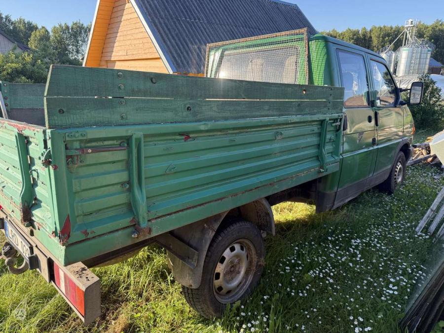 Green Volkswagen Transporter 1998 in Svencionys, with an engine capacity of 2.46 L and mileage of 370 thousand km for 1500 €, photo 3 on AUTOMOTO.COM.LV