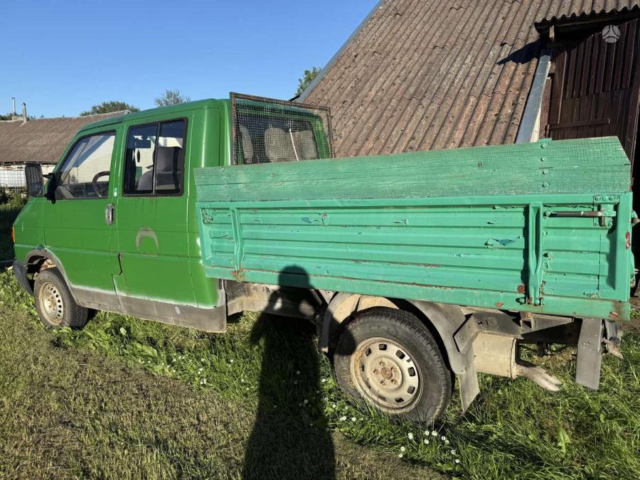 Green Volkswagen Transporter 1998 in Svencionys, with an engine capacity of 2.46 L and mileage of 370 thousand km for 1500 €, photo 4 on AUTOMOTO.COM.LV