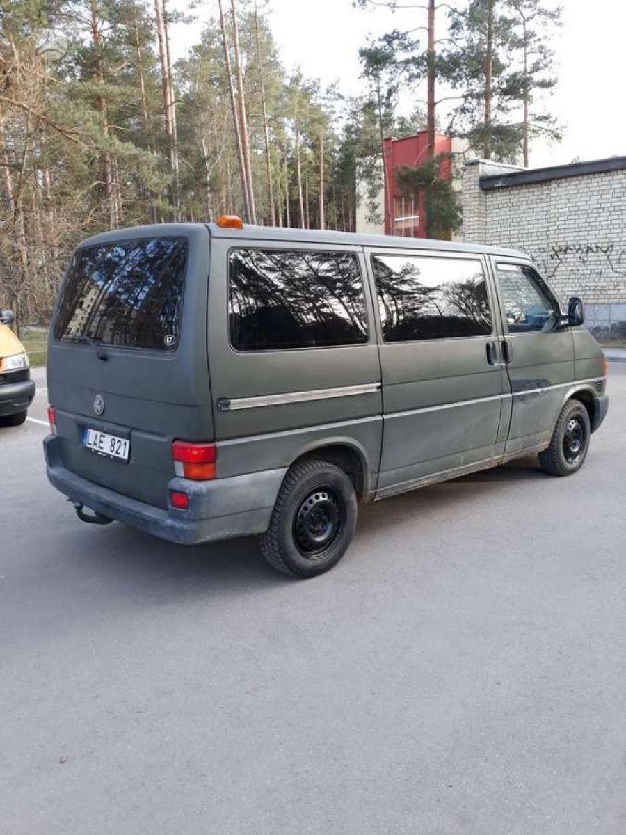 Green Volkswagen Transporter 2000 in Visaginas, with an engine capacity of 2.46 L and mileage of 290 thousand km for 2500 €, photo 5 on AUTOMOTO.COM.LV