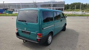 Zaļš Volkswagen Transporter 2002 Šauļi, ar dzinēja tilpumu 2.46 L un nobraukumu 235 tūkst. km par 5350 €, foto 8 vietnē AUTOMOTO.COM.LV
