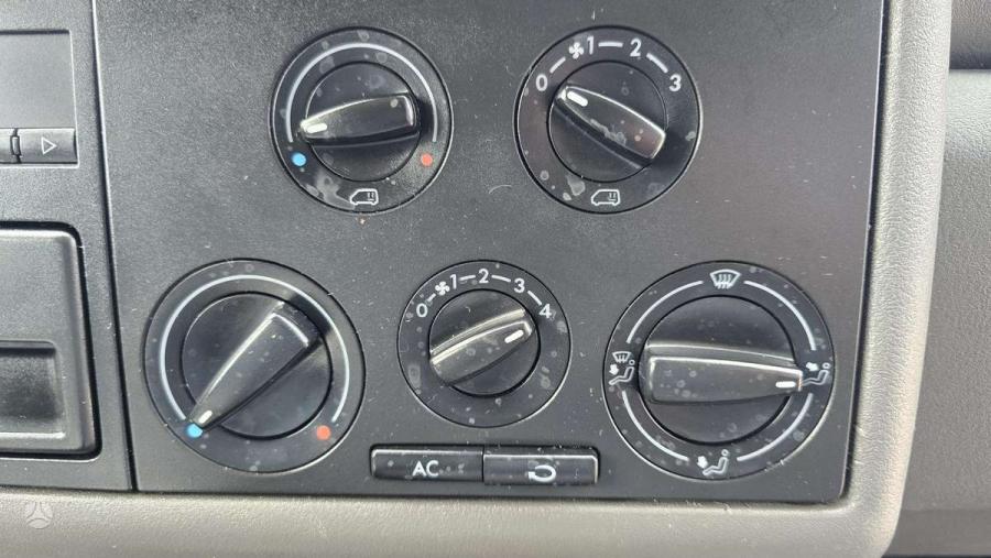 Zaļš Volkswagen Transporter 2002 Šauļi, ar dzinēja tilpumu 2.46 L un nobraukumu 235 tūkst. km par 5350 €, foto 10 vietnē AUTOMOTO.COM.LV
