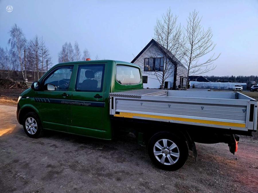 Green Volkswagen Transporter 2020 in Kaisiadorys, with an engine capacity of 2.00 L and mileage of 50 thousand km for 17200 €, photo 3 on AUTOMOTO.COM.LV