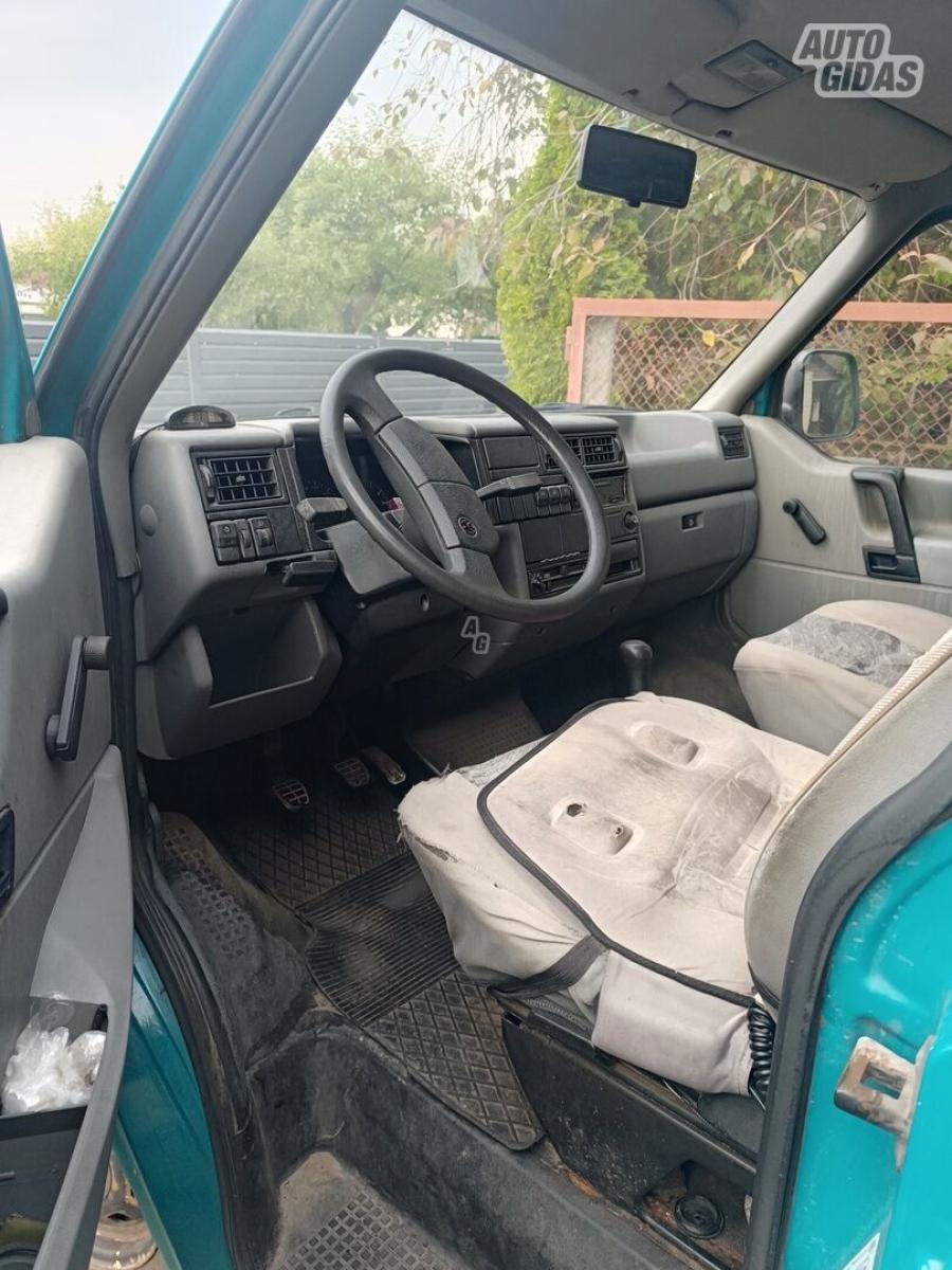 Green Volkswagen Transporter 1995 in Vilnius, with an engine capacity of 1.90 L and mileage of 312 thousand km for 3200 €, photo 11 on AUTOMOTO.COM.LV