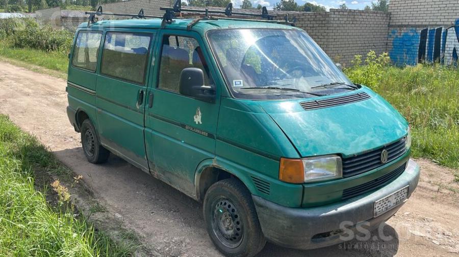 Green Volkswagen Transporter 1997 in Rezekne, with an engine capacity of 2.50 L and mileage of 591 thousand km for 1300 €, photo 1 on AUTOMOTO.COM.LV