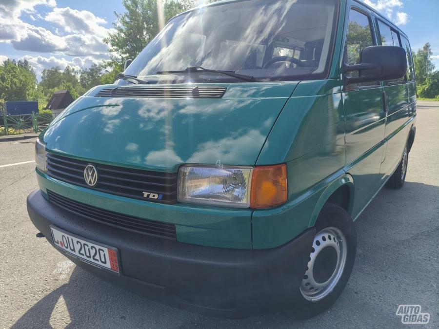 Green Volkswagen Transporter 2000 in Joniskis, with an engine capacity of 2.50 L and mileage of 302 thousand km for 3999 €, photo 1 on AUTOMOTO.COM.LV