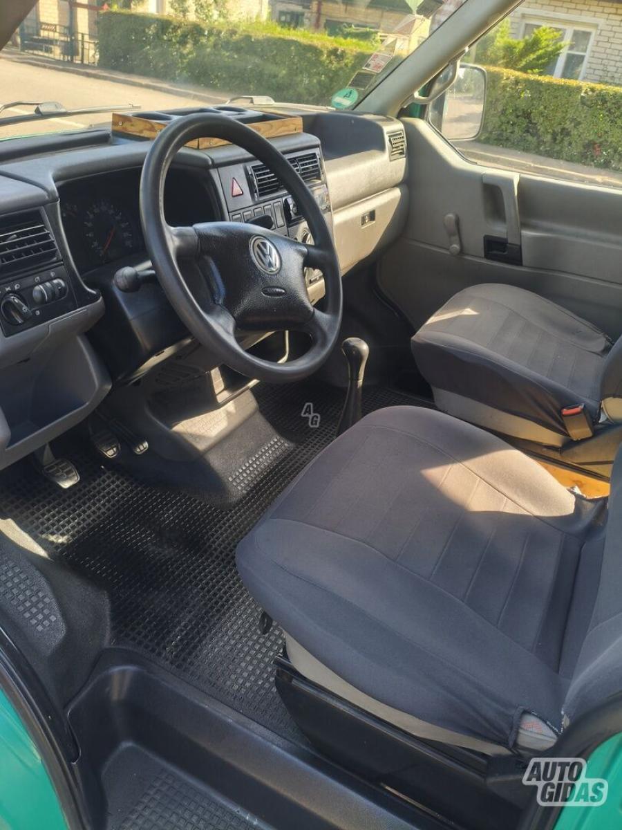 Green Volkswagen Transporter 2000 in Joniskis, with an engine capacity of 2.50 L and mileage of 302 thousand km for 3999 €, photo 6 on AUTOMOTO.COM.LV