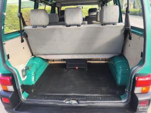 Green Volkswagen Transporter 2000 in Joniskis, with an engine capacity of 2.50 L and mileage of 302 thousand km for 3999 €, photo 10 on AUTOMOTO.COM.LV