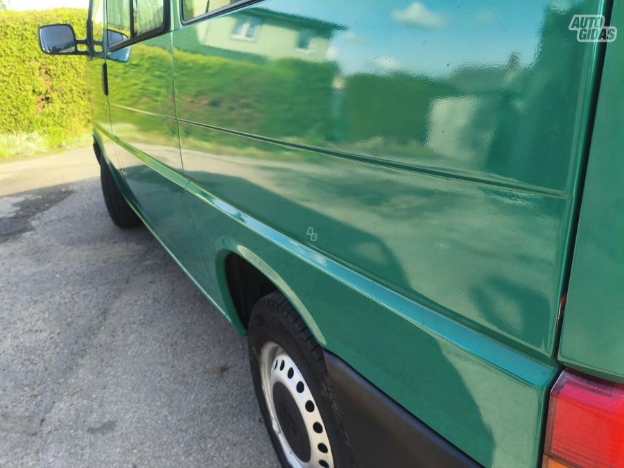 Green Volkswagen Transporter 2000 in Joniskis, with an engine capacity of 2.50 L and mileage of 302 thousand km for 3999 €, photo 12 on AUTOMOTO.COM.LV