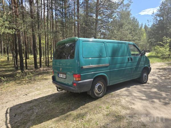 Green Volkswagen Transporter 2003 in Riga, with an engine capacity of 2.50 L and mileage of 389 thousand km for 5300 €, photo 3 on AUTOMOTO.COM.LV