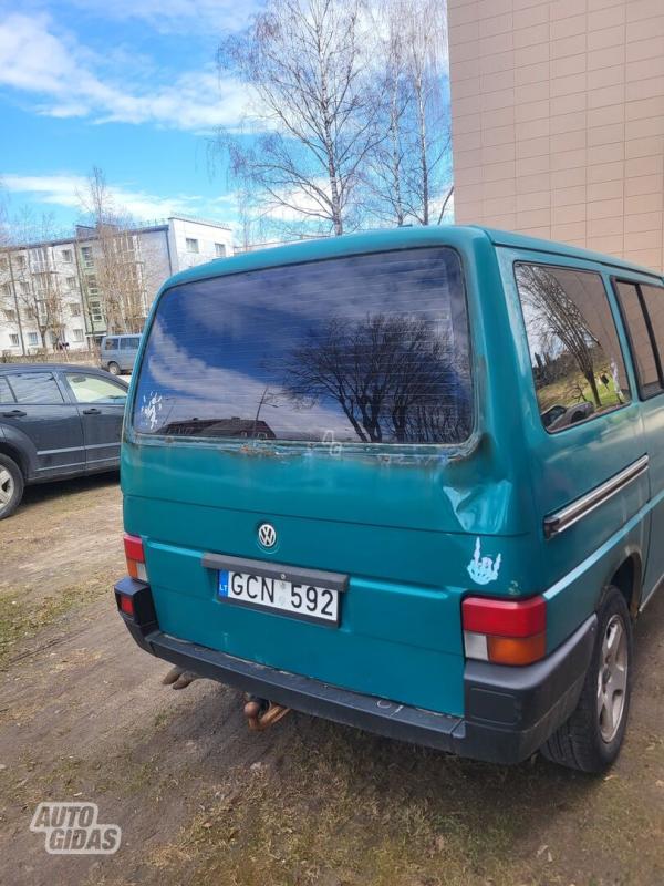 Green Volkswagen Transporter 1995 in Telschi, with an engine capacity of 2.40 L and mileage of 400 thousand km for 1450 €, photo 4 on AUTOMOTO.COM.LV