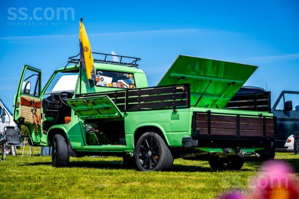 Zaļš Volkswagen Transporter 1987 Rīga, ar dzinēja tilpumu 1.90 L un nobraukumu 43 tūkst. km par 12500 €, foto 4 vietnē AUTOMOTO.COM.LV