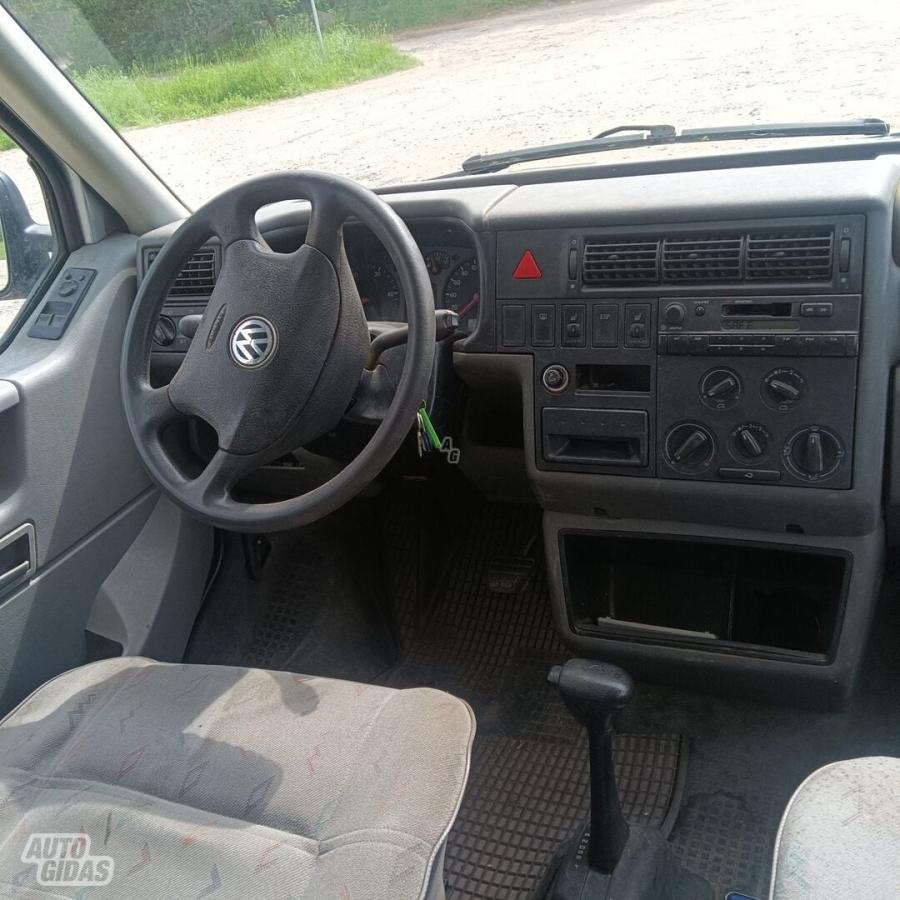 Grey Volkswagen Transporter 2002 in Vilnius, with an engine capacity of 2.50 L and mileage of 260 thousand km for 3200 €, photo 8 on AUTOMOTO.COM.LV