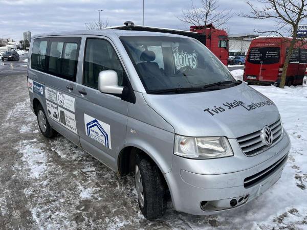 Grey Volkswagen Transporter 2004 in Vilnius, with an engine capacity of 2.50 L and mileage of 360 thousand km for 2400 €, photo 2 on AUTOMOTO.COM.LV