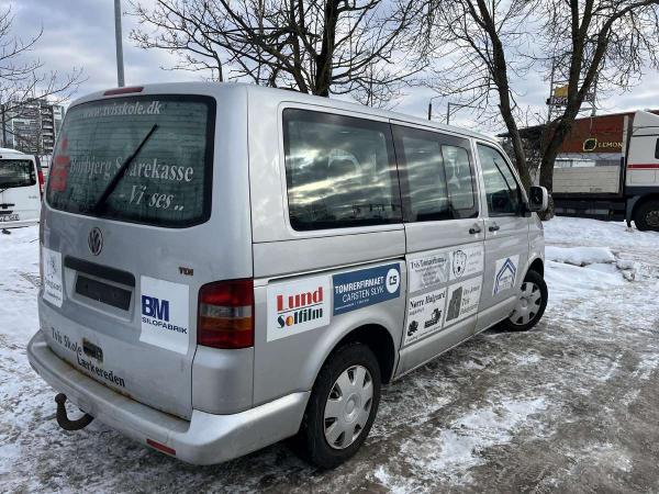 Grey Volkswagen Transporter 2004 in Vilnius, with an engine capacity of 2.50 L and mileage of 360 thousand km for 2400 €, photo 3 on AUTOMOTO.COM.LV