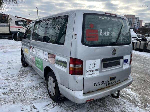 Grey Volkswagen Transporter 2004 in Vilnius, with an engine capacity of 2.50 L and mileage of 360 thousand km for 2400 €, photo 4 on AUTOMOTO.COM.LV