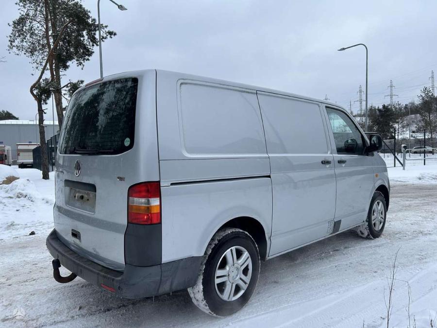 Pelēks Volkswagen Transporter 2005 Viļņa, ar dzinēja tilpumu 2.50 L un nobraukumu 269 tūkst. km par 3600 €, foto 6 vietnē AUTOMOTO.COM.LV