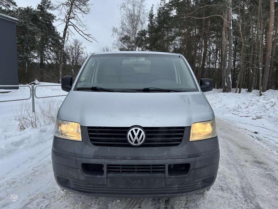 Pelēks Volkswagen Transporter 2005 Viļņa, ar dzinēja tilpumu 2.50 L un nobraukumu 269 tūkst. km par 3300 €, foto 2 vietnē AUTOMOTO.COM.LV