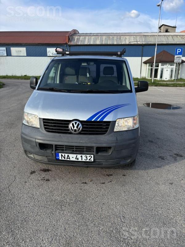 Grey Volkswagen Transporter 2006 in Jekabpils, with an engine capacity of 2.50 L and mileage of 318 thousand km for 4100 €, photo 1 on AUTOMOTO.COM.LV