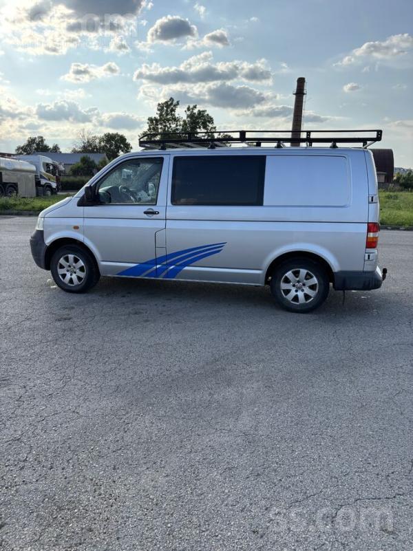 Grey Volkswagen Transporter 2006 in Jekabpils, with an engine capacity of 2.50 L and mileage of 318 thousand km for 4100 €, photo 3 on AUTOMOTO.COM.LV
