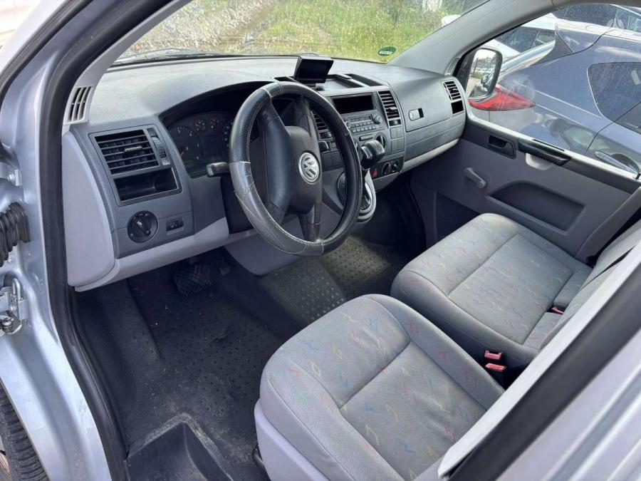 Pelēks Volkswagen Transporter 2006 Kauņa, ar dzinēja tilpumu 2.46 L un nobraukumu 350 tūkst. km par 3333 €, foto 7 vietnē AUTOMOTO.COM.LV