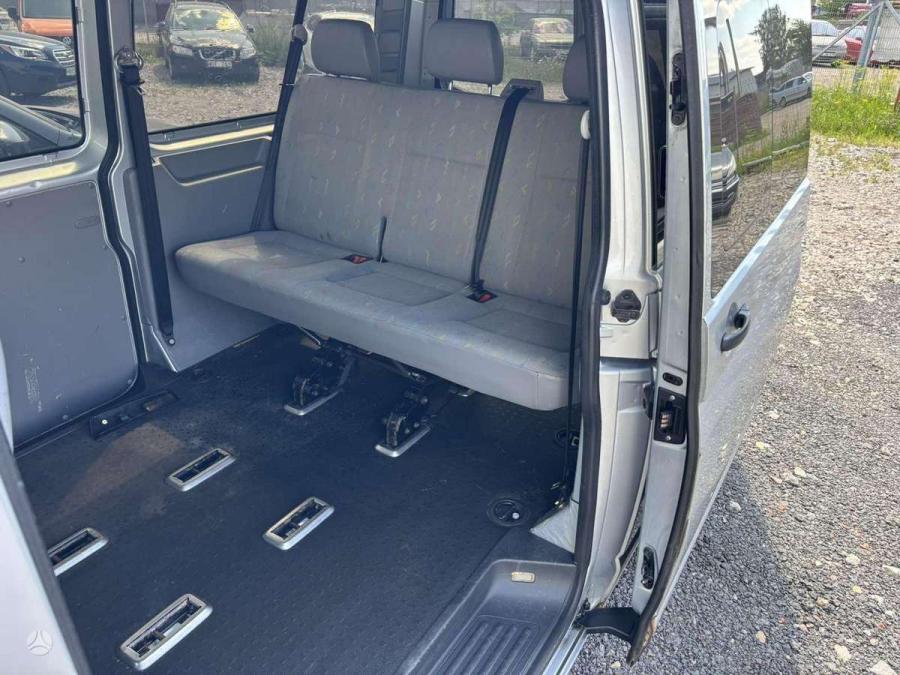 Pelēks Volkswagen Transporter 2006 Kauņa, ar dzinēja tilpumu 2.46 L un nobraukumu 350 tūkst. km par 3333 €, foto 8 vietnē AUTOMOTO.COM.LV
