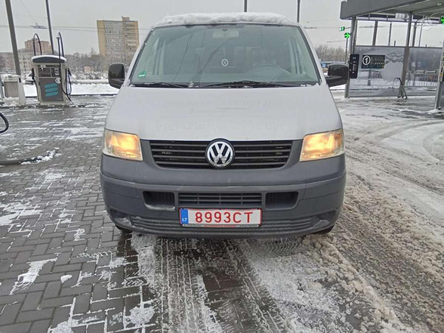 Grey Volkswagen Transporter 2007 in Kaunas, with an engine capacity of 2.50 L and mileage of 480 thousand km for 2999 €, photo 1 on AUTOMOTO.COM.LV