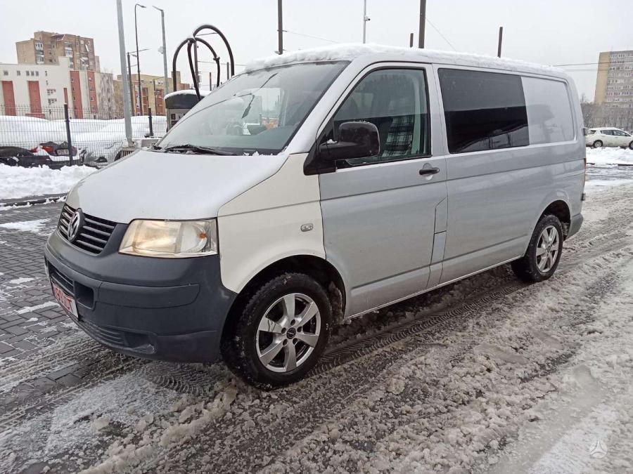 Grey Volkswagen Transporter 2007 in Kaunas, with an engine capacity of 2.50 L and mileage of 480 thousand km for 2999 €, photo 2 on AUTOMOTO.COM.LV