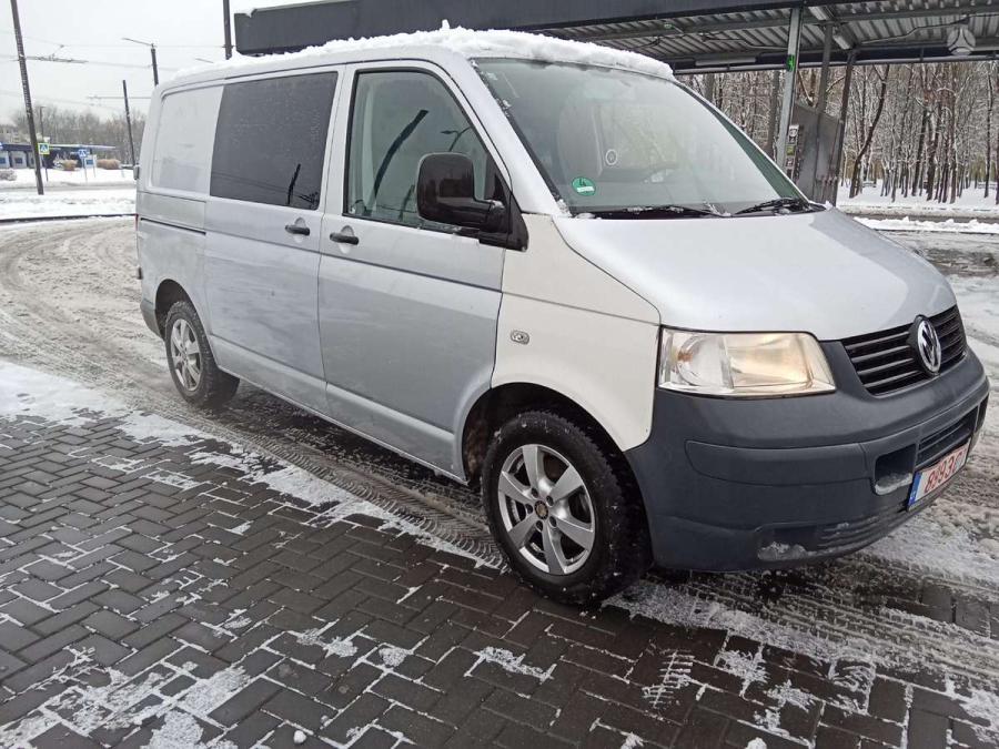 Grey Volkswagen Transporter 2007 in Kaunas, with an engine capacity of 2.50 L and mileage of 480 thousand km for 2999 €, photo 3 on AUTOMOTO.COM.LV