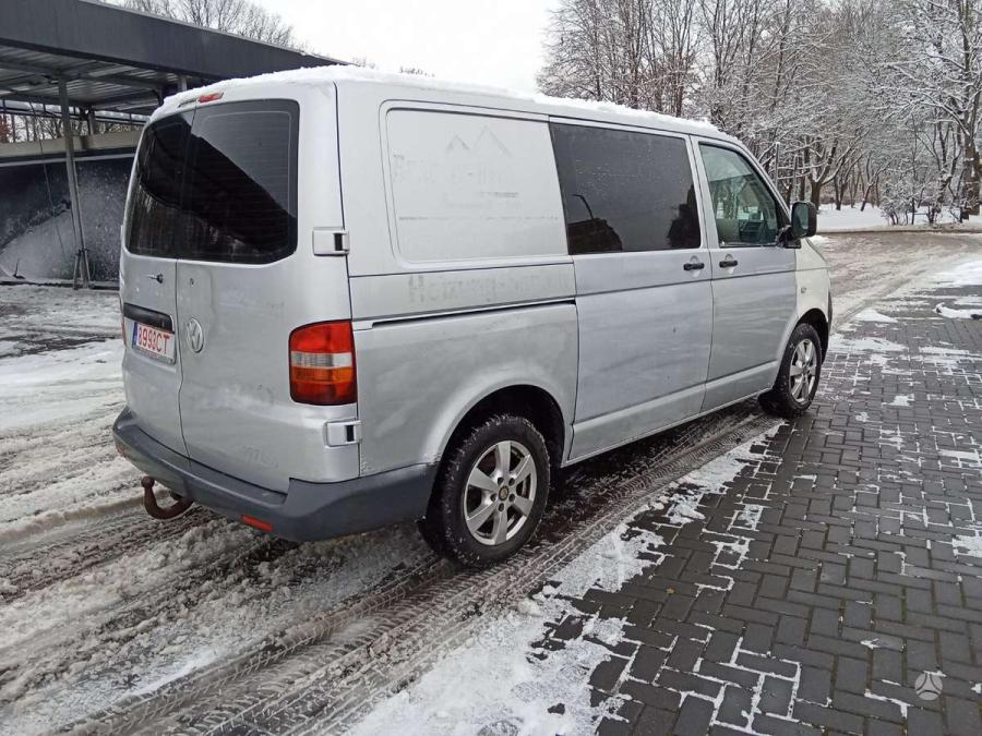 Grey Volkswagen Transporter 2007 in Kaunas, with an engine capacity of 2.50 L and mileage of 480 thousand km for 2999 €, photo 4 on AUTOMOTO.COM.LV