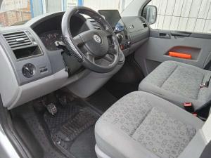 Grey Volkswagen Transporter 2007 in Kaunas, with an engine capacity of 2.50 L and mileage of 480 thousand km for 2999 €, photo 6 on AUTOMOTO.COM.LV