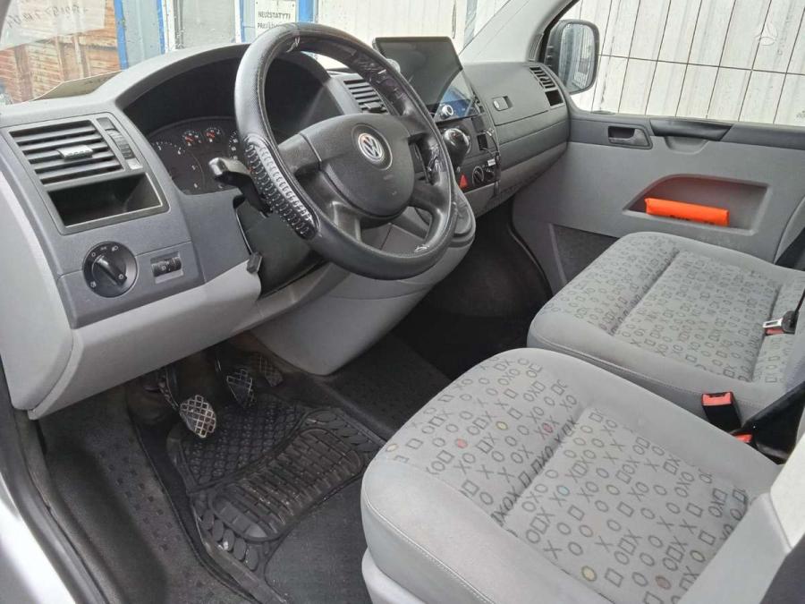 Grey Volkswagen Transporter 2007 in Kaunas, with an engine capacity of 2.50 L and mileage of 480 thousand km for 2999 €, photo 6 on AUTOMOTO.COM.LV