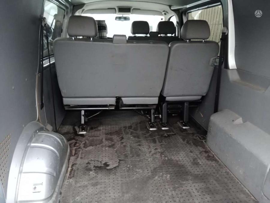 Grey Volkswagen Transporter 2007 in Kaunas, with an engine capacity of 2.50 L and mileage of 480 thousand km for 2999 €, photo 9 on AUTOMOTO.COM.LV
