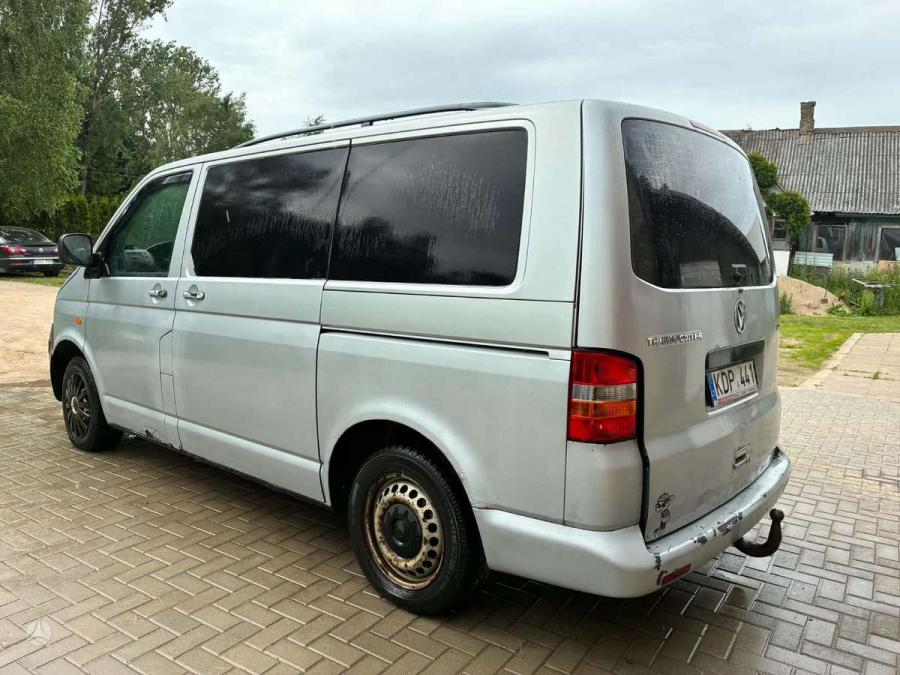 Grey Volkswagen Transporter 2007 in Vilnius, with an engine capacity of 1.90 L and mileage of 400 thousand km for 1300 €, photo 5 on AUTOMOTO.COM.LV