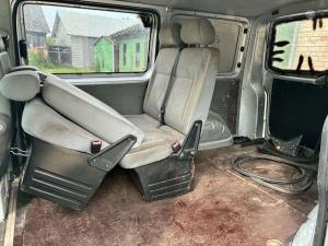 Grey Volkswagen Transporter 2007 in Vilnius, with an engine capacity of 1.90 L and mileage of 400 thousand km for 1300 €, photo 7 on AUTOMOTO.COM.LV