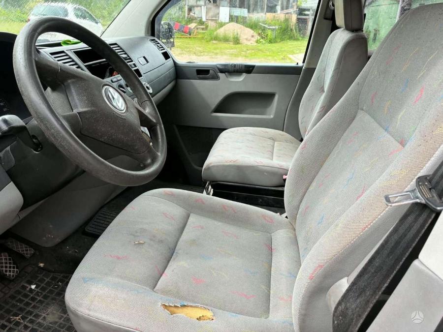 Grey Volkswagen Transporter 2007 in Vilnius, with an engine capacity of 1.90 L and mileage of 400 thousand km for 1300 €, photo 8 on AUTOMOTO.COM.LV